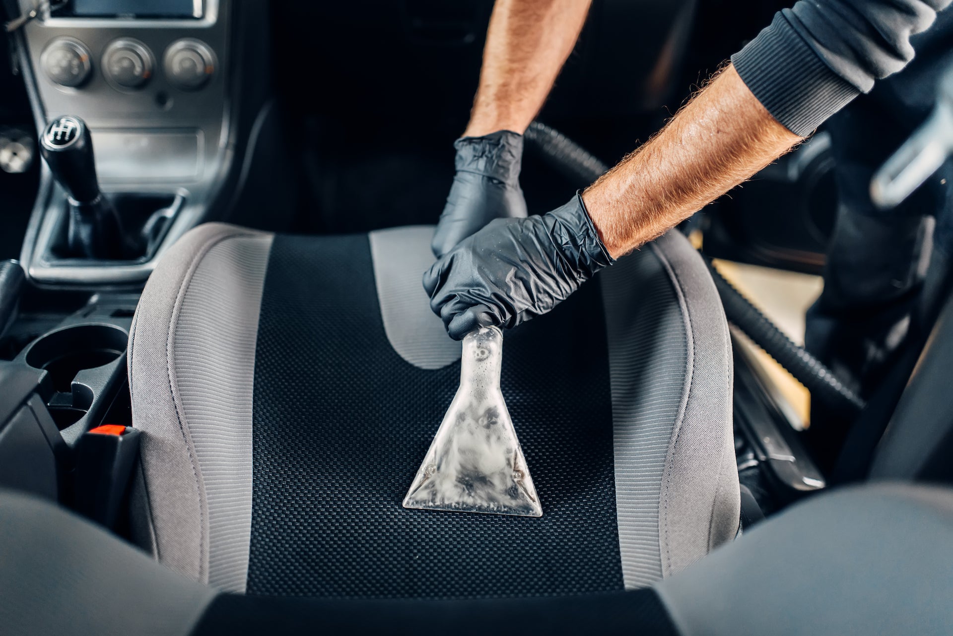 Lavaggio tappezzeria auto – Centro Servizi Revisioni Auto